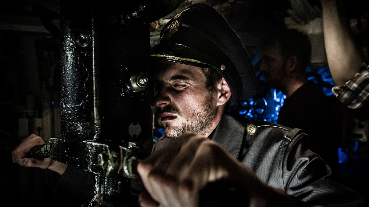 Hell Below - Série (2016) - SensCritique