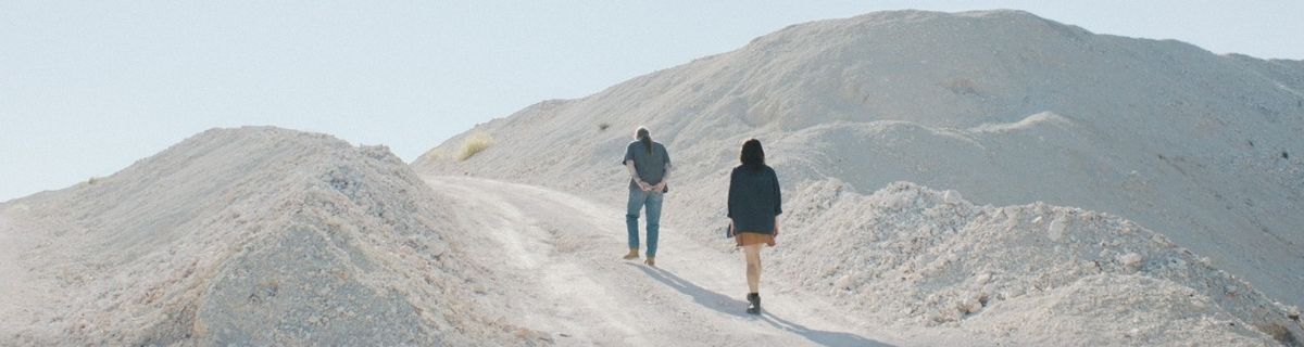 Strange colours - Film (2017) - SensCritique