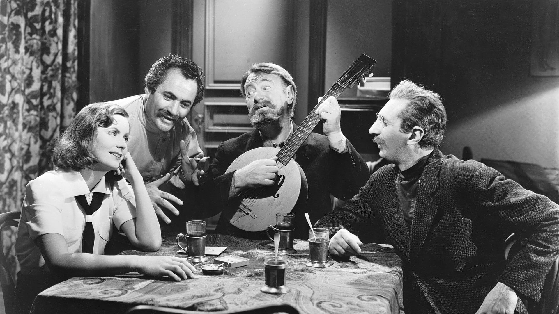 Ninotchka - Film (1939) - SensCritique