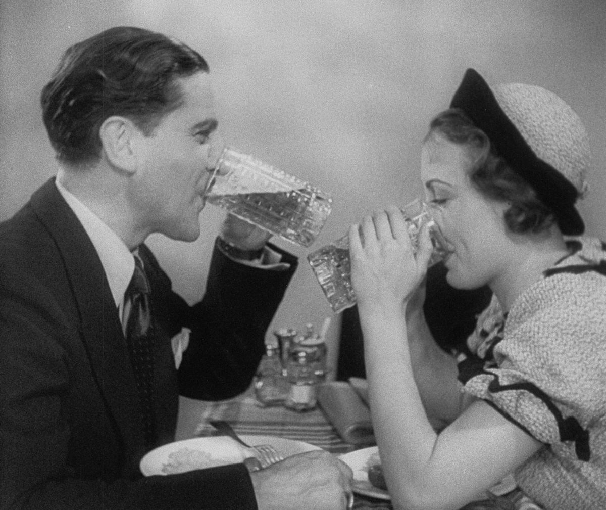 April, April! - Film (1935) - SensCritique